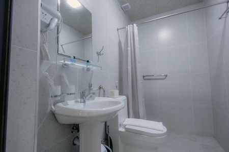 shahar markzaidagi mehmonxona (SADI Hotel)