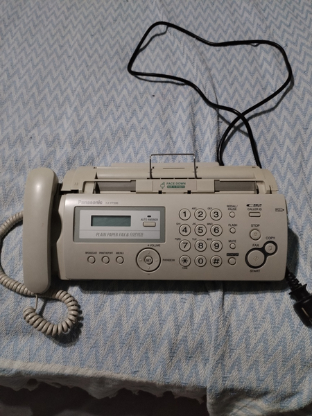 shu fax telefon sotiladi yaxshi xolatda turibdi  ishlidi buzilmagan