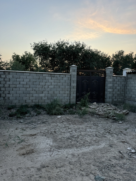 Xongqa yo’lida ikki benzin zaprafka orqasida 280kv hovli joy