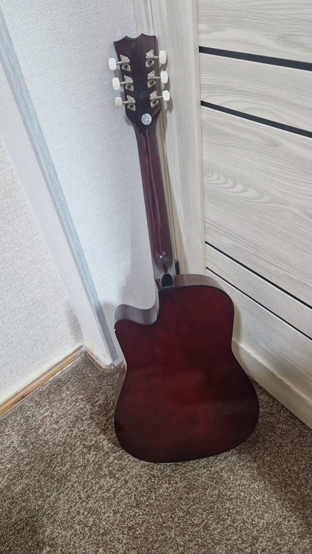 Gitara akustik 700.000 so\\\'m