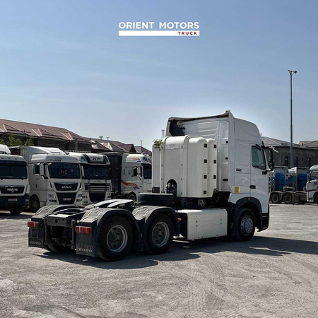 Тягач Howo T7H 6x4 CNG газовый на метане, подушка, AMT
