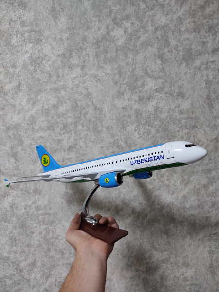 Самолёт (модель-AIRBUS A320 Uzbekistan Airways) солидный подарок в !!!