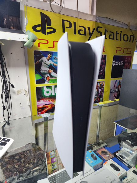 Продается игровой консол Sony Playstation 5