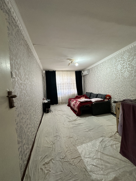 3 xonali uy sotiladi targoviy sentrda