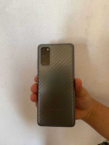 Samsung S205G kareyski
Holati yaxshi
Xotira 12+8/128
Batareya 4000mach