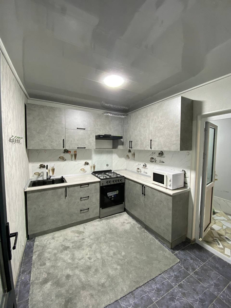 Uch qahramon postidan 4 km 140000$