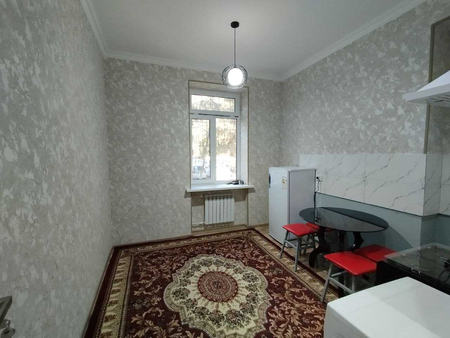 Сдается в аренду своя 2-х комн. квартира, 1-й этаж, кирпич, м. Ойбек