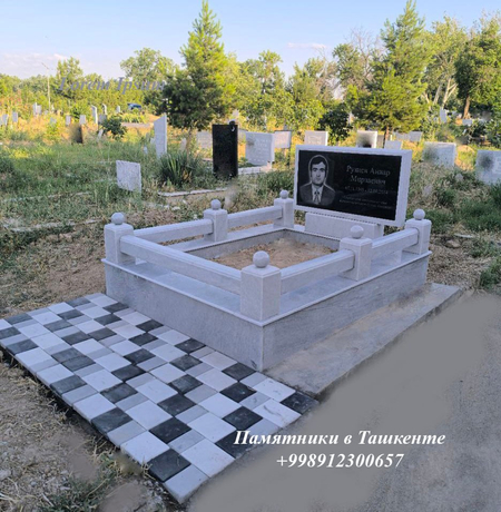 Памятник из белого мрамора