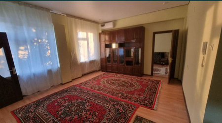Sergeli 2-bekat yaqinida 2/1/7 42m² boʻlgan shinam kvartira oilaga