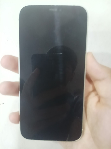 iPhone 12 aybi yoq