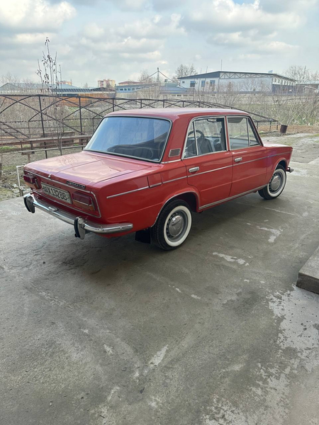 Жигули   ваз 2103.    1975 год    бензин
