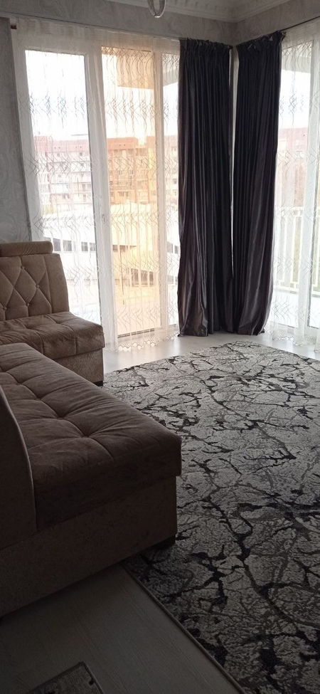 Yunsobod 2 kv 500$ yosh oila