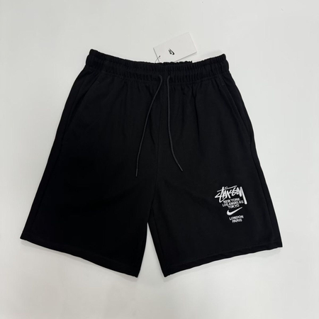 Шорты от бренда Stussy