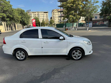 Nexia 3 avtomat sotiladi