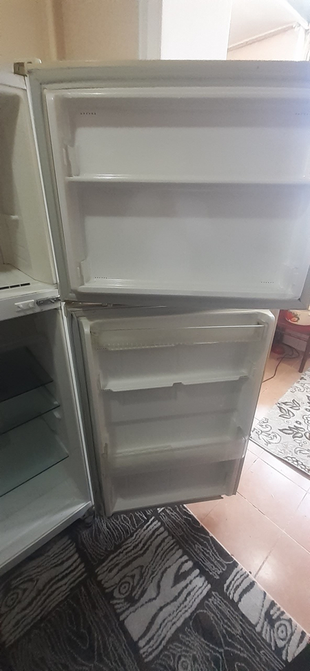 Xoladilnik sotiladi 100$