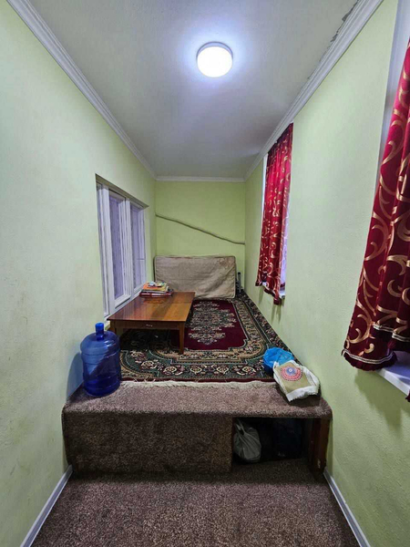 2 xonali 64m² 5-qavat, ko‘plab jihozlari qoladi.
5 qavatli panelniy