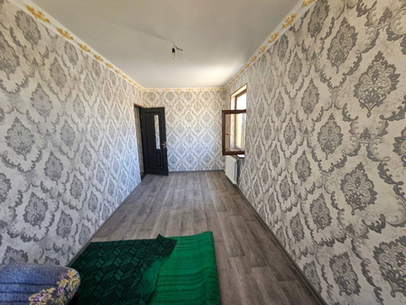 2 xonali 54m² 4-qavat.
4 qavatli panelniy dom.
Manzil : Sentralniy apt