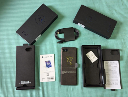 Motorola razr plus 2024 (12/256 Snapdragon 8s gen3)