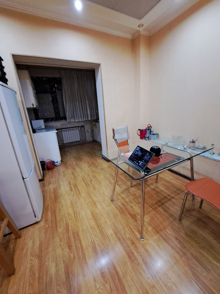 Продажа. Госпитальный. 2-комн.\\nУ рынка.\\n2/2/9, 60 м2