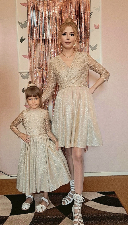Шикарное золотое платье для мамы и дочки