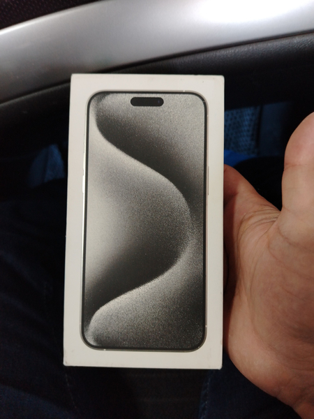 iPhone 15 pro max white