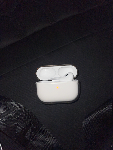 Airpods pro 2nd generation кейс и правый наушник