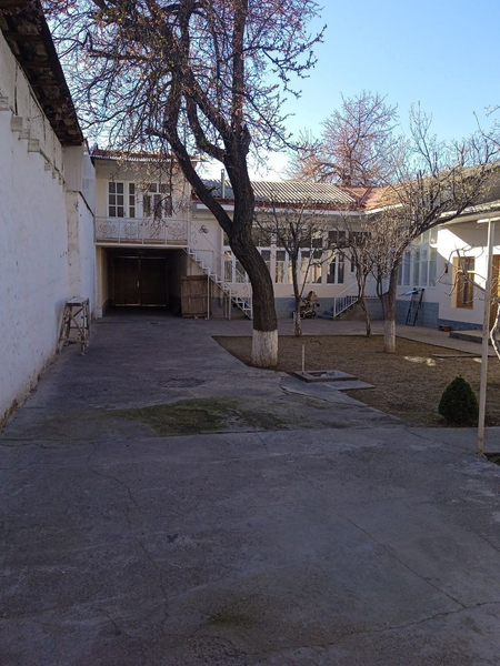 General Uzoqov kochasida uchastka sotiladi
