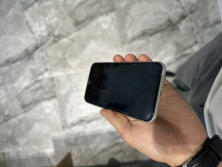 Iphone 11………………