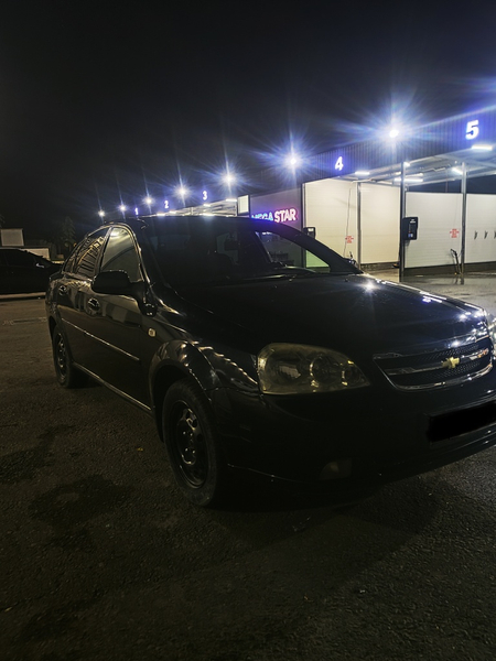 Lasetti 1.8 mexanika sotiladi