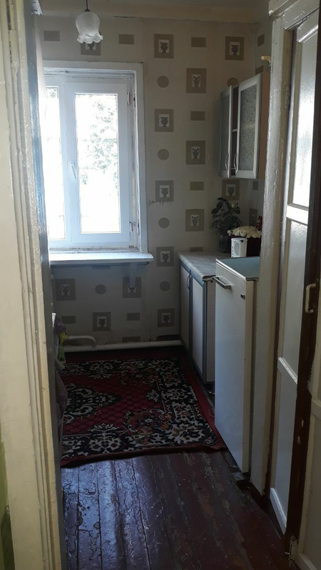 Продам спутник3 2ком 2этаж 2этажки без ремонта в хорошем месте