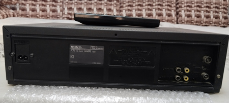 Video magnitofon Sony slv-x500 sotiladi