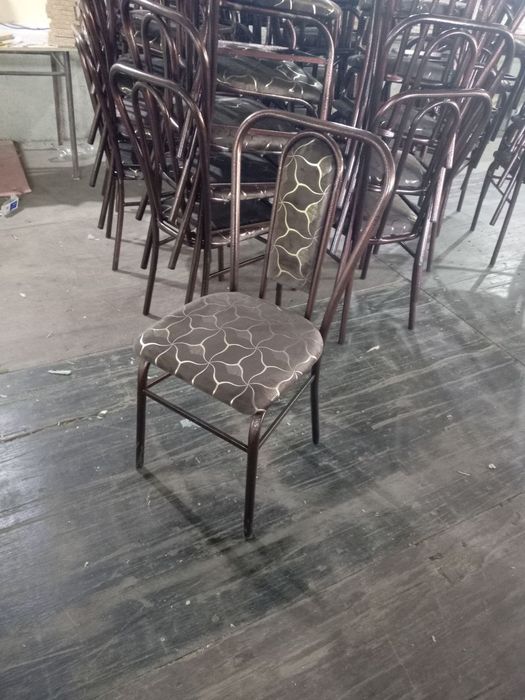 Stol stullar har xil kurinishda