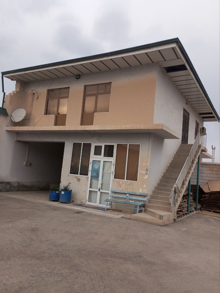 Navoiy shahrida ba'za arendaga beriladi 1000m²
