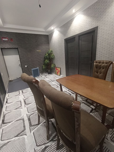 PRODAYOTSYA KVARTIRA 2 kom Stroitelniy metro ryadam scevro remontam