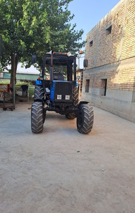 Traktor belarus 892 sotiladi