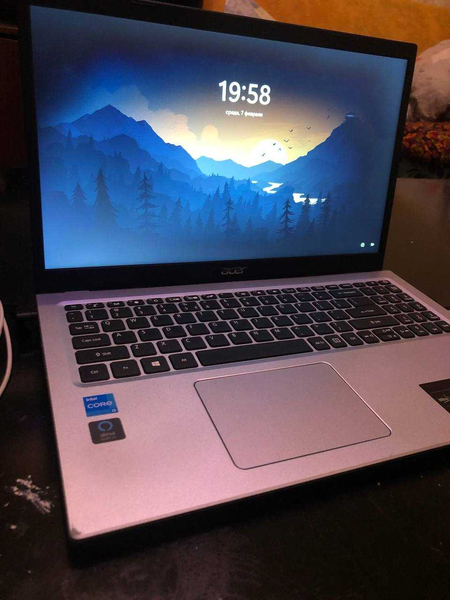 Acer Aspire 5 Core i3 11-pokoleniya Ozu 8Gb 128 Gb SSD 512 Gb HDD