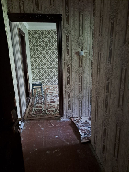 Продаётся Чирчик 2ком 4мик 3этаж