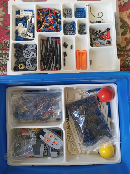 STEM, LEGO BRICKS.  750 set.