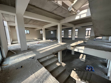 Продается коммерческое помещение вдоль главной дороги