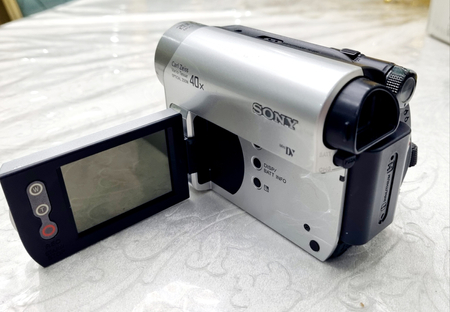 Видекамера SONY DCR HC-52E