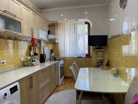 Улица Мирзо Улугбека Раздельная Трехкомнатная квартира 3/9 (J3339)