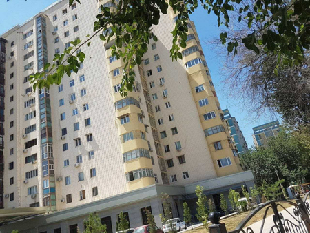 (К120728) Продается 4-х комнатная квартира в Яккасарайском районе.