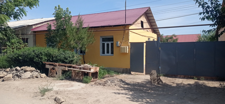 Жер жай сатылады. Нокис Саманбай Боршитау кошеси 43 жай..