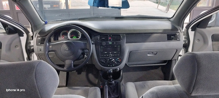 Lasetti 1.8 sotiladi