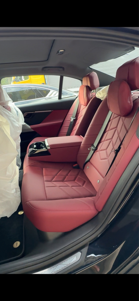 BMW i5 35L 2-pozitsiya