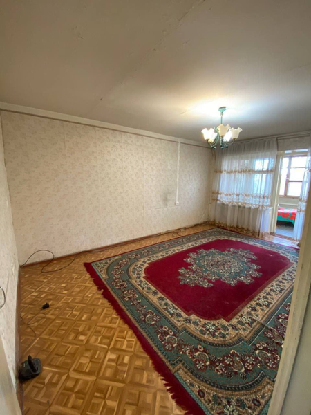 Продается 2 комнатная на Новомосковской 77 серия