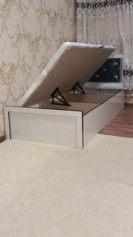 Aksiya bir kishilik kravatlar kromkasi pvxa umuman kochib ketmidi