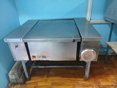 Tabaka pech va somsa pishiradigan katta pech sotiladi
