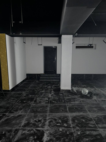 Метро: Айбек. 1-Линия. вдоль дороги. Цокольный этаж. 165м²