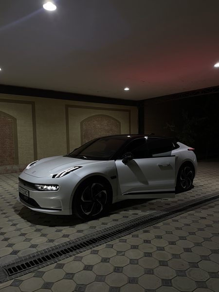 Zeekr 001 z sport 2024    Л.С 544